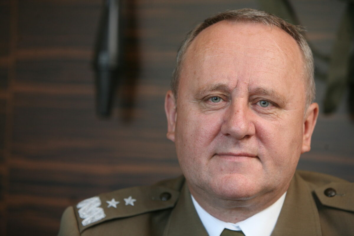 Gen. Pacek twierdzi, że żaden "pakiet pomocy" nie pomoże już Ukrainie