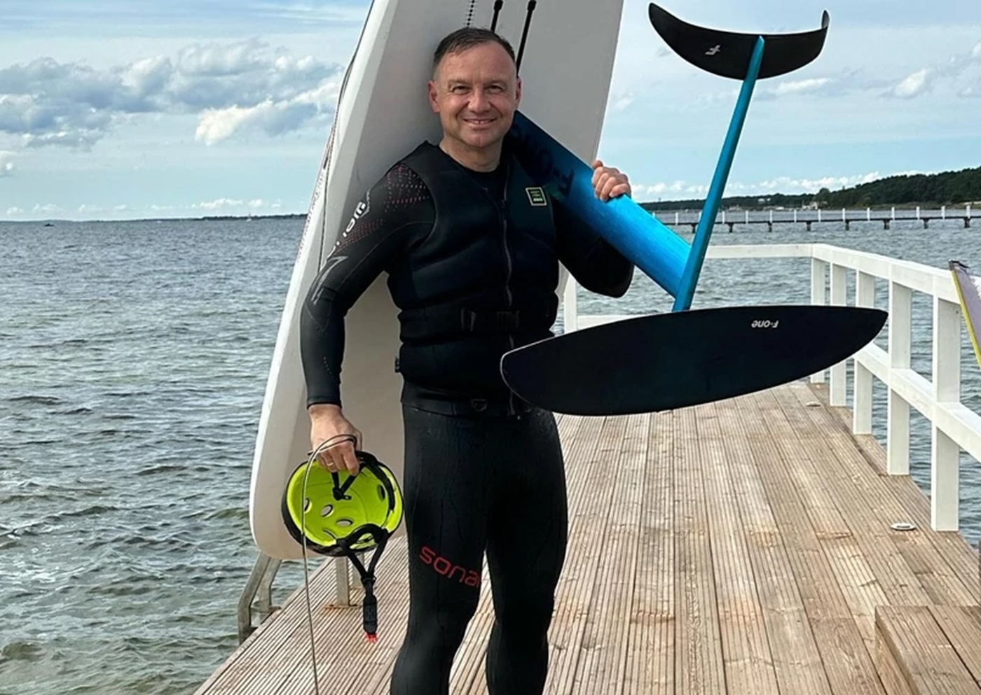 "No i płynie Andrzej, płynie". Duda uczy się jet surfingu