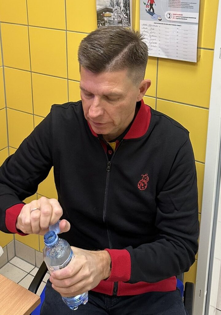 Ryszard Petru za kasą w Biedronce – Polityczna manifestacja czy gest solidarności? (WEBSTORIES)