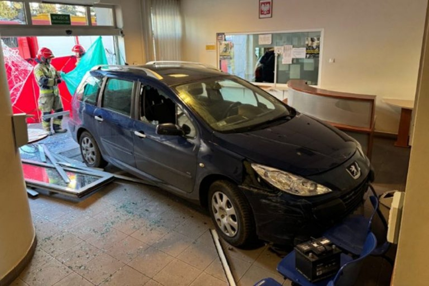 Gruzin wjechał w komisariat w Bydgoszczy. Jest wniosek o areszt ...