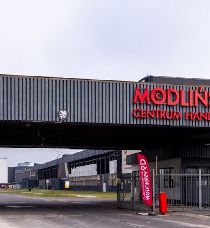 Dramat kupców na Modlińskiej! Gang Czeczenów przejmuje centrum handlowe ...