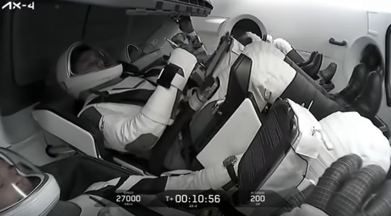 Polak w kosmosie: Pierwsze słowa Sławosza Uznańskiego-Wiśniewskiego z orbity