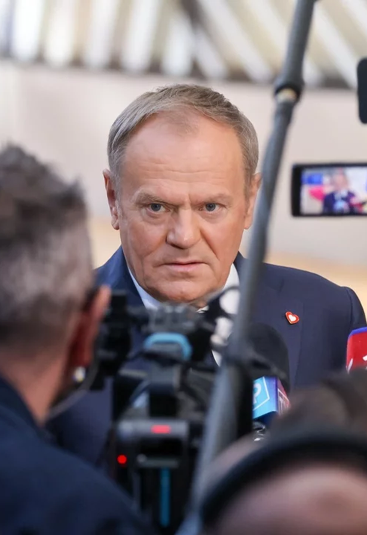 'Tam gdzie z*eby są'. Politycy komentują ujawnioną rozmowę Tuska i Giertycha (WEBSTORIES)